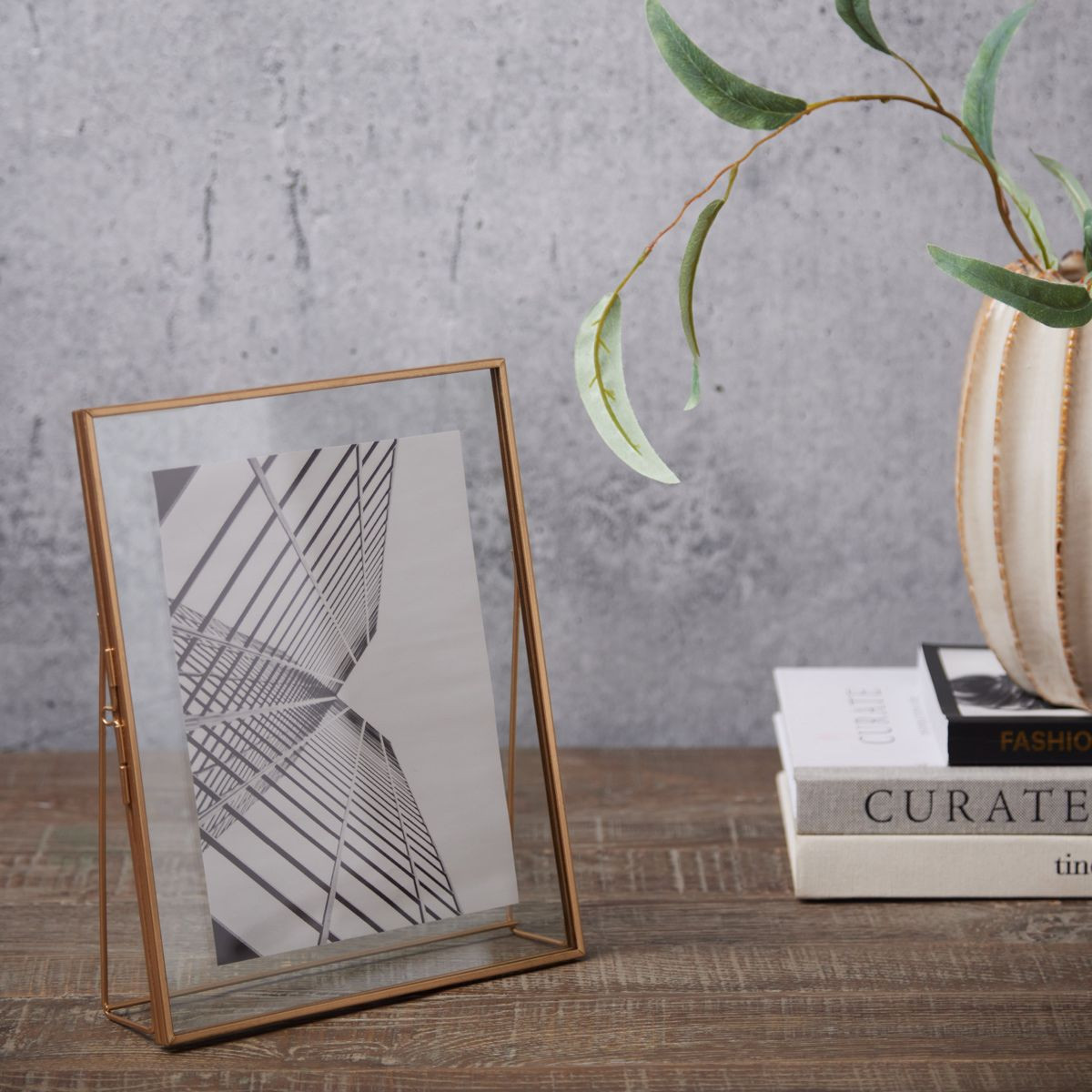 Linnea Metal Floating Frame Gold 6X8'