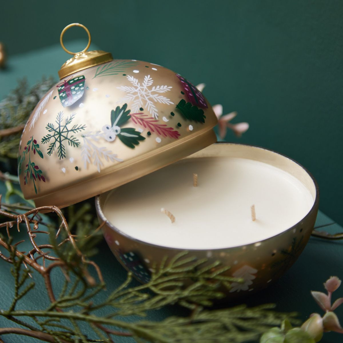 Cedar Wood Bauble Candle | Meadows & Byrne