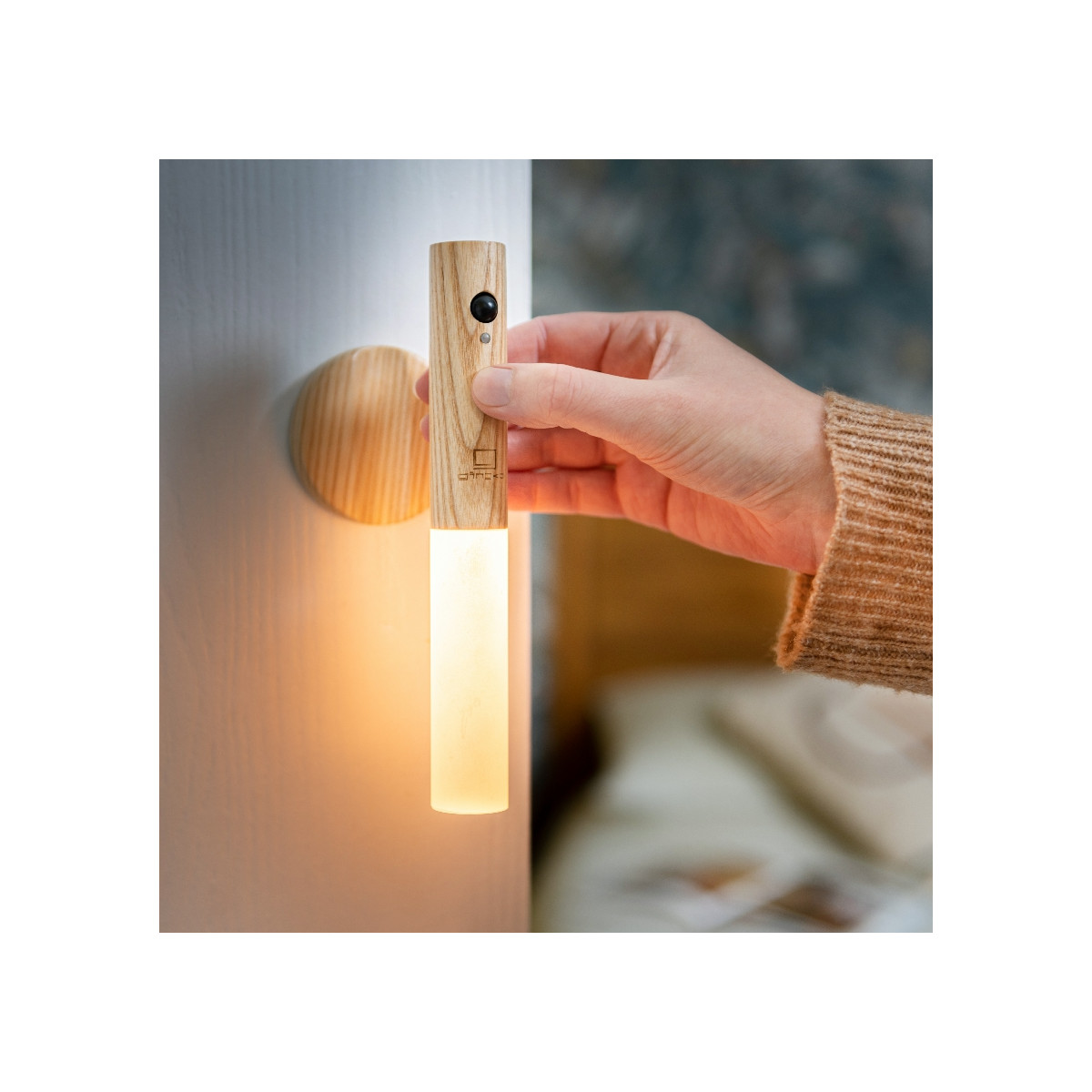Smart Baton Light Natural With Ash | Meadows & Byrne