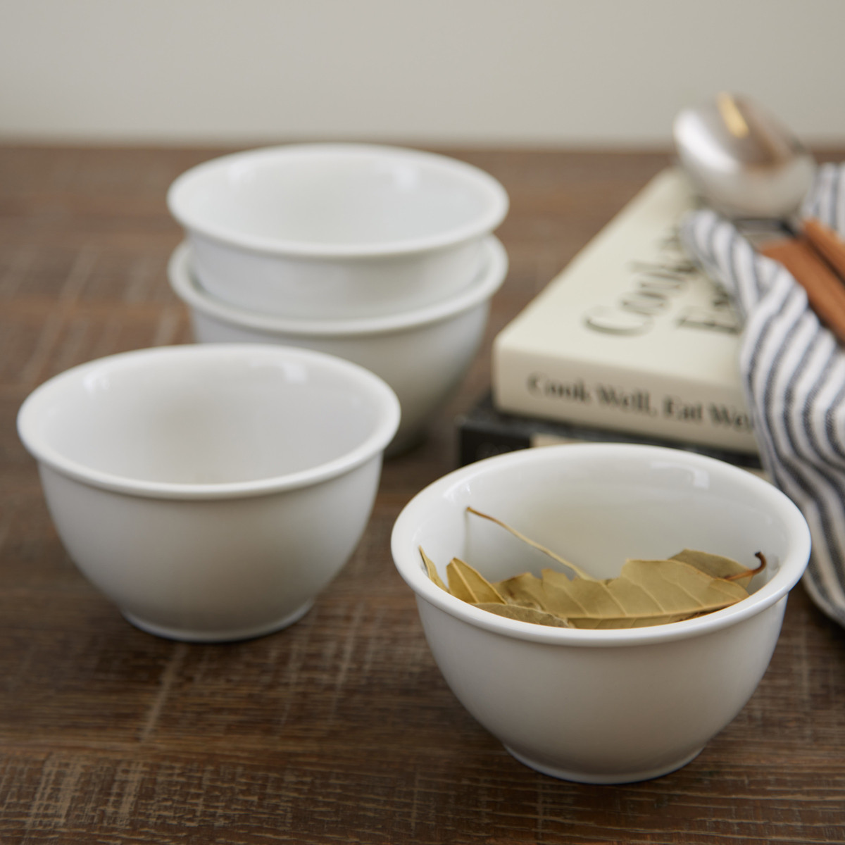 Round White Rimmed Bowls - Set of 4 | Meadows & Byrne