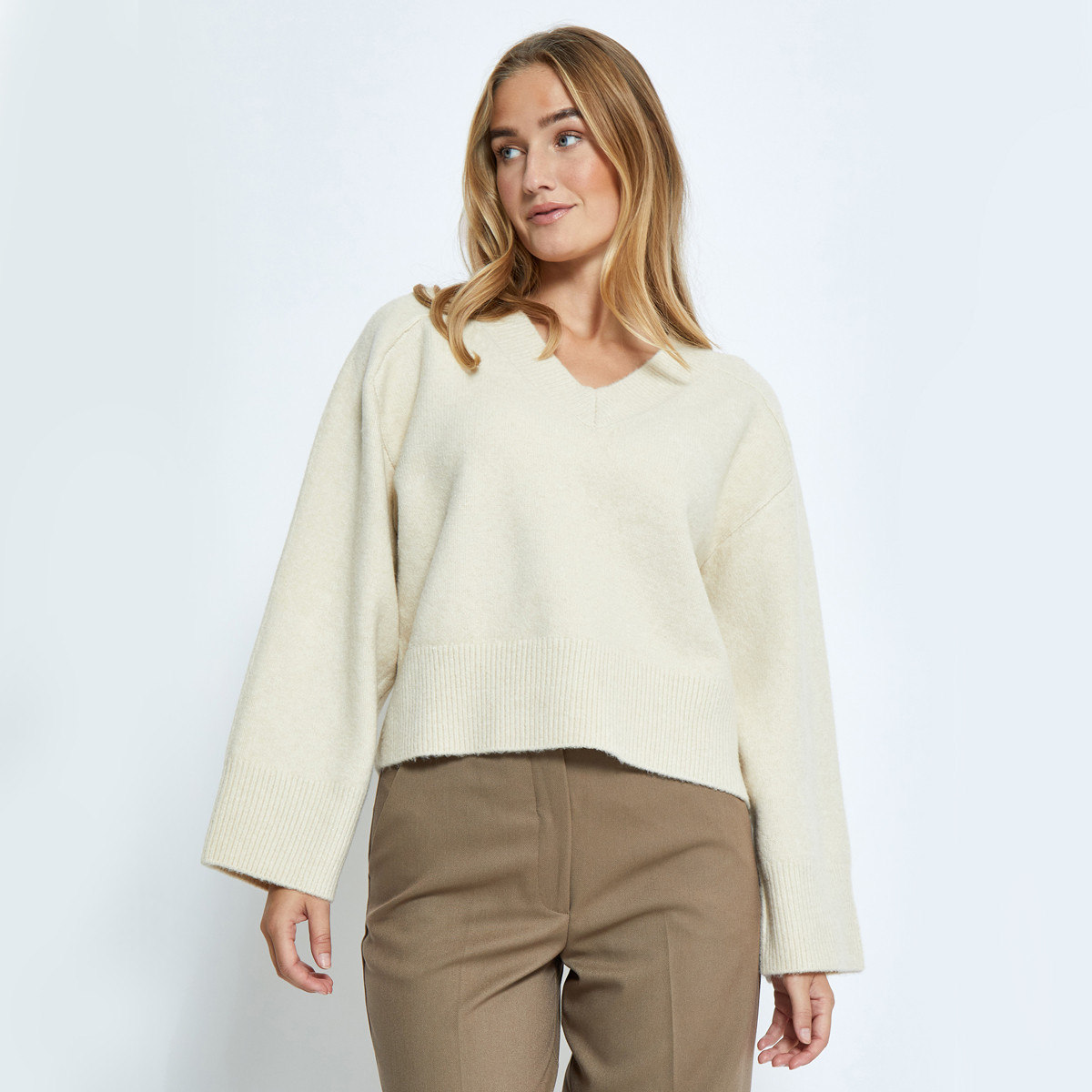 Celeste V-Neck Jumper - Sand | Meadows & Byrne